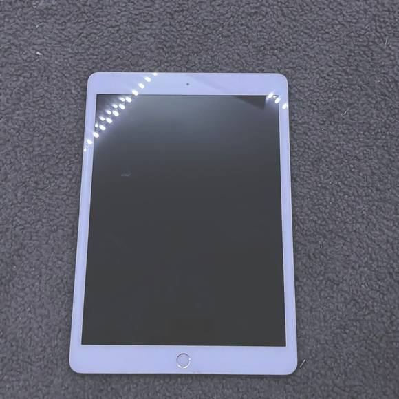 Apple | Tablets & Accessories | Apple Ipad 8th Gen 28gb Very Little ...